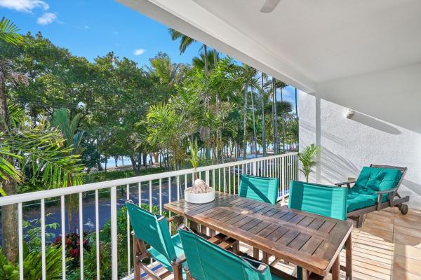 Ribbons Beachfront 2 Bedroom Apartment 4 - Cairns