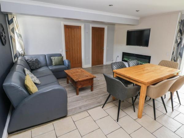 Dylan's Court - Llansteffan