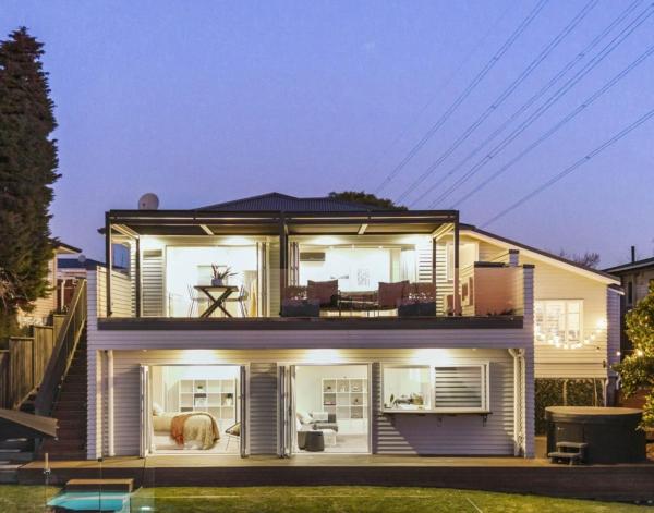 Riverside Retreat With River Views - Auckland