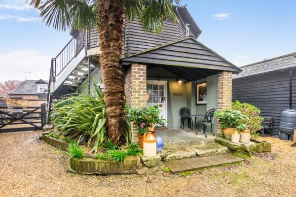 Hunston Mill Cottages Self Catering, Dog's Stay For Free And We Have A Dog Paddock - Chichester