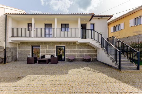 Maison Moderne Avec Vue Montagne - Fafe