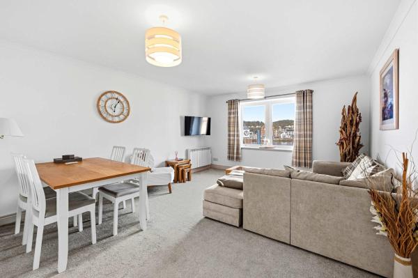 Stunning Sea Views - 2bd & Free Parking - Oban