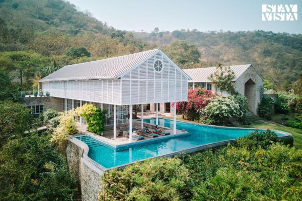 The Ray By Stayvista - 5bhk Villa With Infinity Pool & Home Theatre - Uran