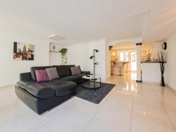 Spacious Modern Apartment In Peacefull Las Coloradas, Close To Papagayo Beaches - Lanzarote