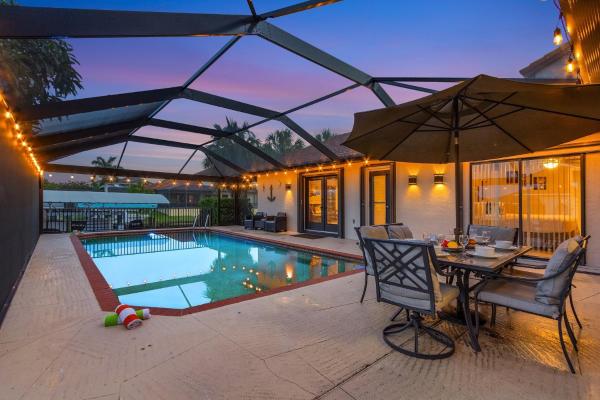 Walk To Beach - Waterfront - Gulf Access - Pool - 4 Kings - Bikes - Estero, FL