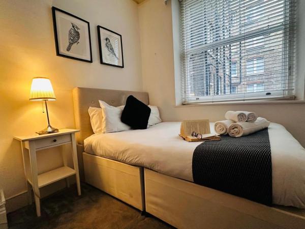 Spacious 3-bedroom Chelsea Home -2 Baths - Quiet - Fulham