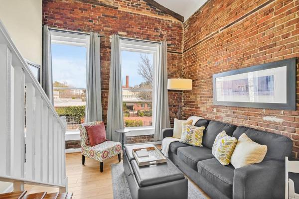 Stemmerman Suite On Front! Perfect Location In The Heart Of Downtown! - Leland, NC