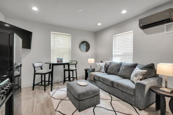 The Pearl Stylish Couples Getaway - Wilmington, NC