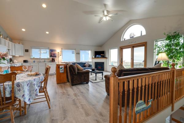 Walk To Beach! Pet-friendly Westport Home W/ Views - Westport