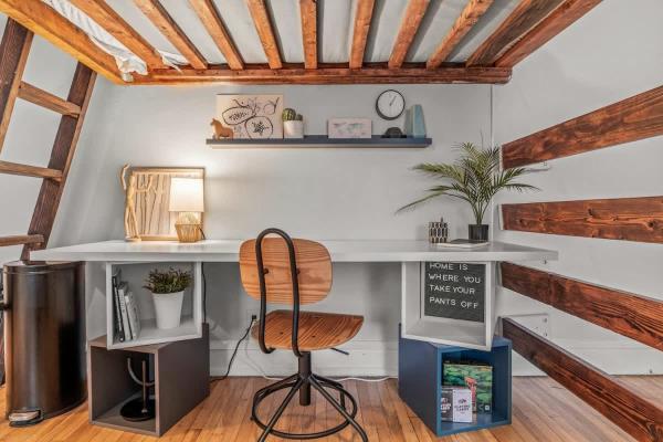 Huge Desk - Central - Soak Tub - Walkscore 98 - Cherry Hill, NJ