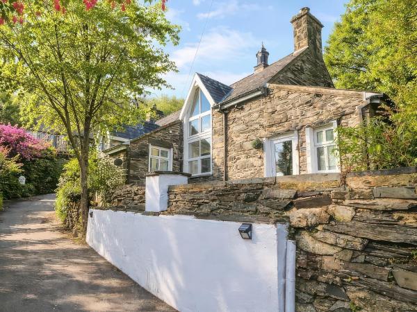 Yr Hen Ysgol, The Old School - Porthmadog