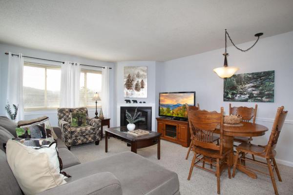 Cozy Escape W Balcony Mtn Views & Resort Perks - Gatlinburg, TN