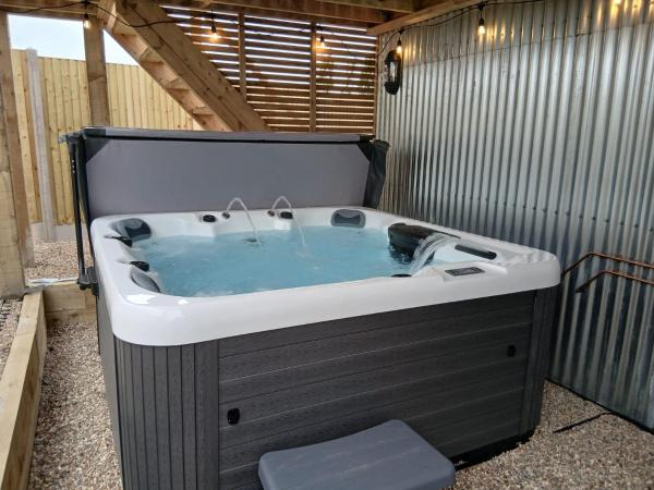 The Tin Shed With Private Hot Tub - 도버
