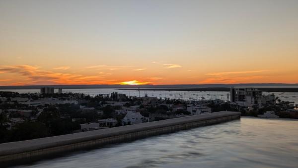 Vista Cortes 2br 2ba Condo - Walk To The Malecon! - La Paz, Mexique