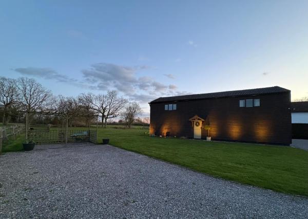 Countryside Barn Close To Kent Vineyards - East Sussex