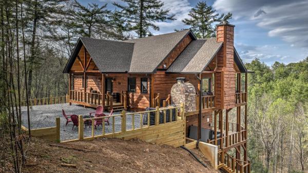 Honey Bear Lodge Want To Enjoy A Peaceful Mountain Getaway With Spa-style Accommodations And A Grand Kitchen? Then, Honey Bear Lodge Is The Place For You! - Blue Ridge, GA