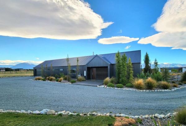 Modern Mountain-view Escape - Twizel