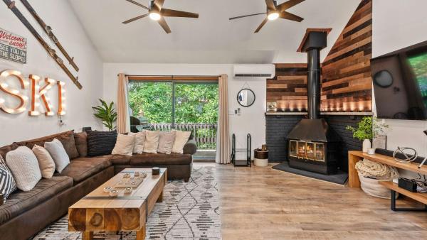 Prime Location On Camelback Mtn Renovated W Movie Game Room The Bears Den - Tannersville, PA