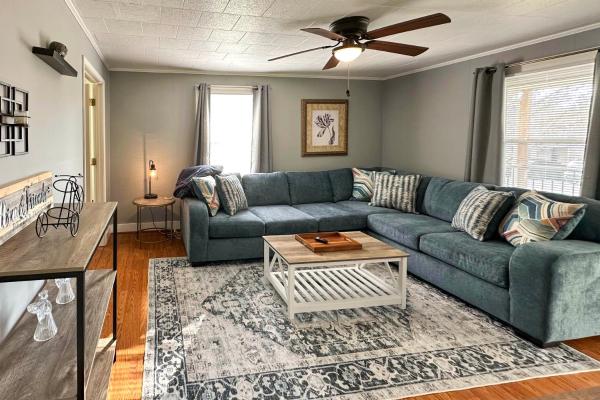 The Vineyard House - 2 Mi To Dtwn Mount Airy! - Mount Airy, NC