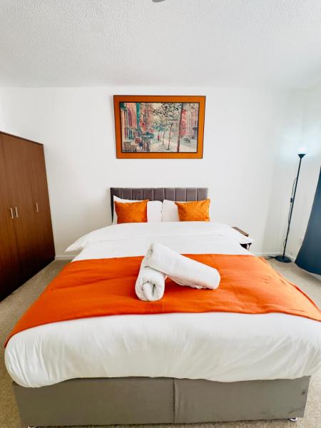 Stylish 4 Bedroom House Sleep Up To 7 - Free Parking - Altrincham
