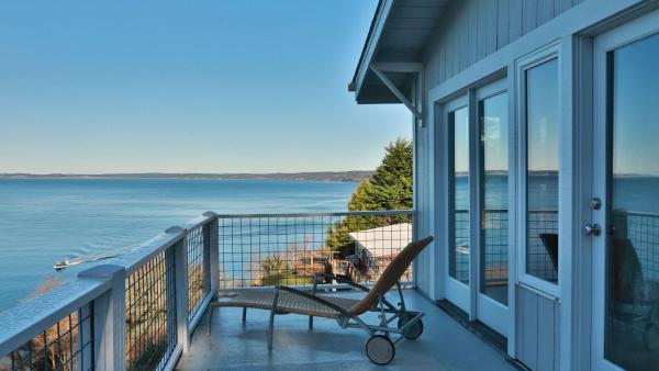 Marine View Bluff By Avantstay Waterfront Views - Whidbey Island, WA