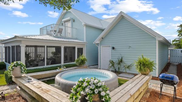 Newly Renovated 2-min Walk To The Beach The Coastal Cottage By Avantstay - Rosemary Beach, FL