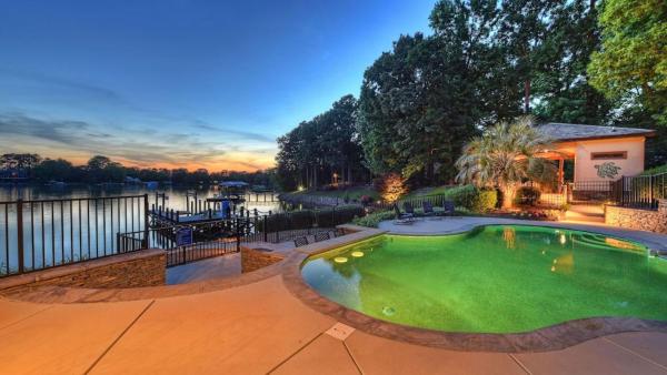 Oasis At Ballycastle By Avantstay Private Beach - Denver, NC