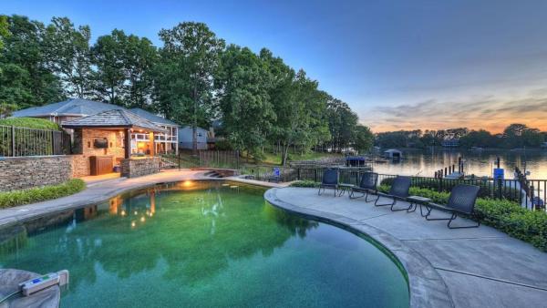 Oasis At Ballycastle By Avantstay Private Beach - Denver, NC