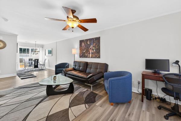 Executive & Luxury 2-bedroom Townhouse With Pool - High Point, NC