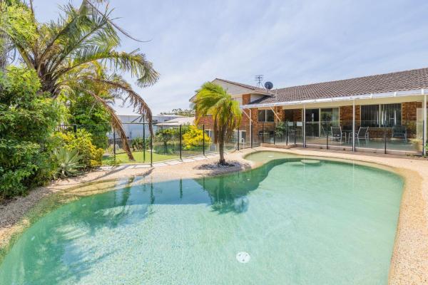 33 Gloucester St - Beautifully Furnished House With Stunning Views And A Pool - Nelson Bay