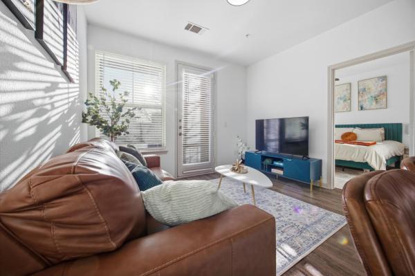 Luxury Frisco Apt, Pool, Gym, Near Toyota Stadium - Lewisville, TX