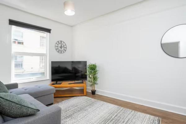 Central Stroud 3-bedroom Flat With Fast Wifi And On-site Parking - Stroud, UK