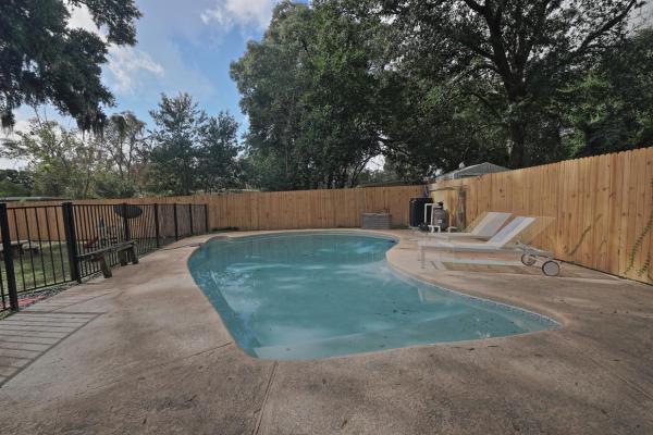 3 Bdrm 2 Bath Pool Home Close To Everything - Jacksonville