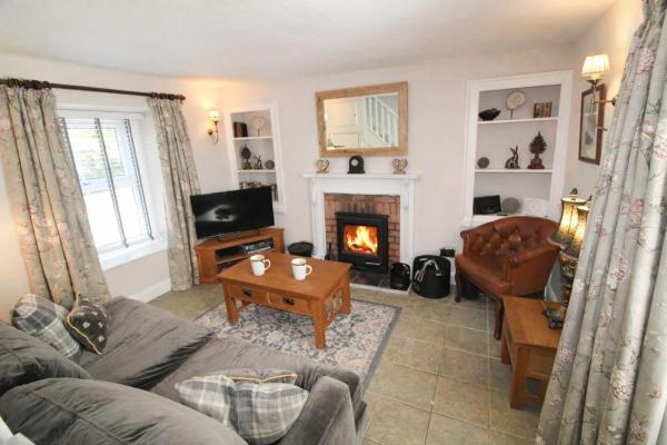 Kirkstone Cottage Ideal For A Romantic Break Centrally Located In Ambleside With Wood Burning Stove - Grasmere