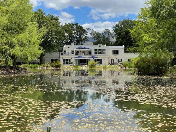Klein Champagne Guesthouse And Cottages - フランシュホーク