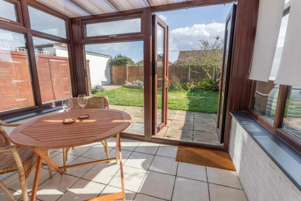 The Stowaway - Coastal Bungalow - Crabpot Cottages Hunstanton - Old Hunstanton