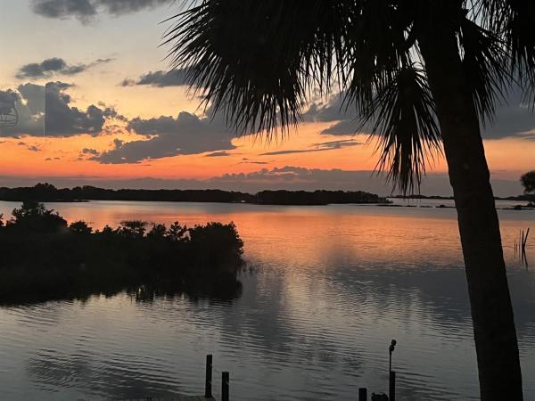 Waterfront Cottages With Sunsets, Kayaks Included! - Cedar Key, FL