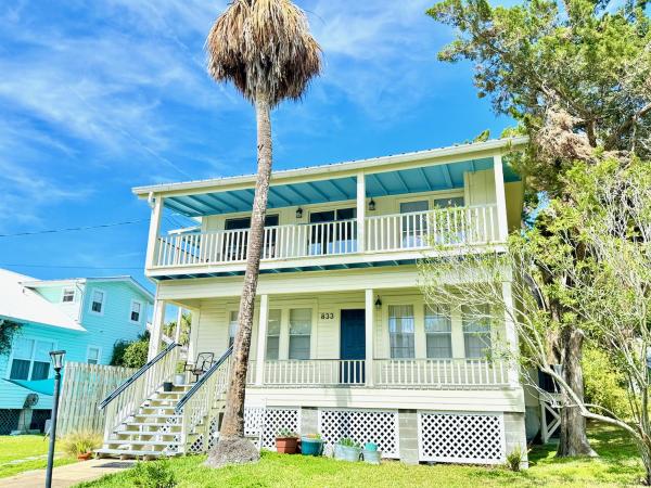 Downtown Apartment Half Block To Sunsets On Water - Cedar Key, FL