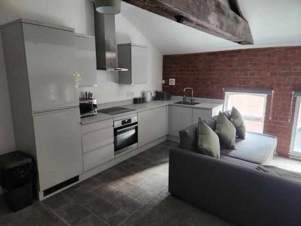 C&b Holdings - Hull