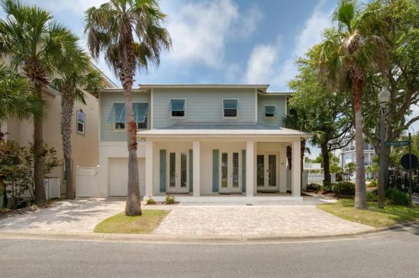 Luxury Miramar Beach House, Private Pool, Walk To Beach - 德斯坦