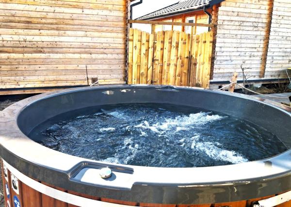 Miodowe Lato Domki Nad Morzem Z Jacuzzi - Balia Z Hydromasażem I Basen - Sarbinowo