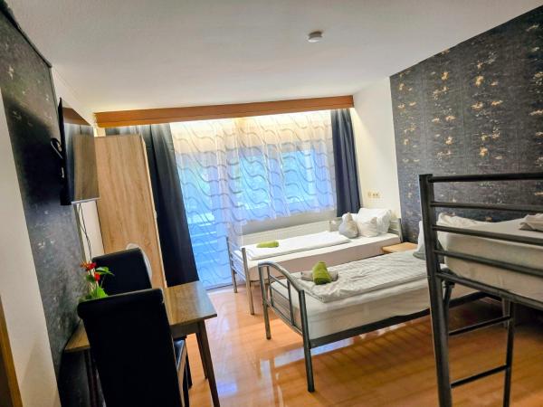 Apartment Mit 4 Betten, Bad, Wc, Küche Und Balkon - Schömberg