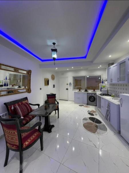 At The Heart Of Sidi Bou Said A Blue And White Perle - Sidi Bou Said