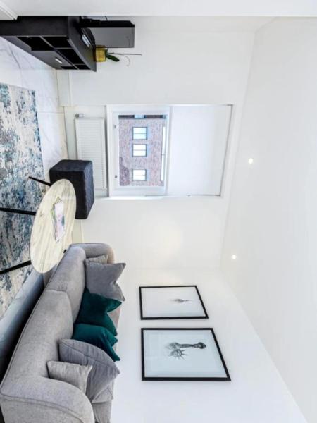 Anne's Beautiful Apartment - London, UK