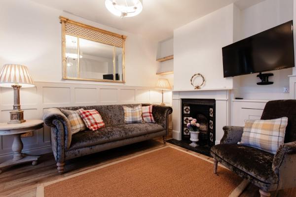 Didis Cottage-dog Friendly-garden-cowes-sleeps 4 - Isle of Wight