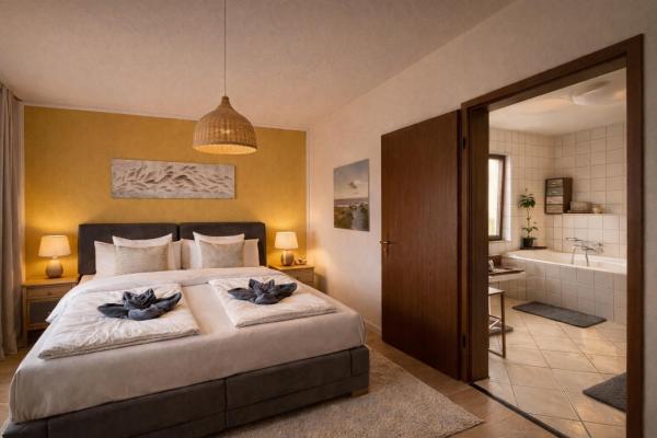 Ferienhaus ,,Pier 7" Am See - 2 Wohnungen Mit Garten Für Bis Zu 11 Personen, Einzeln Oder Zusammen Buchbar - Bitterfeld