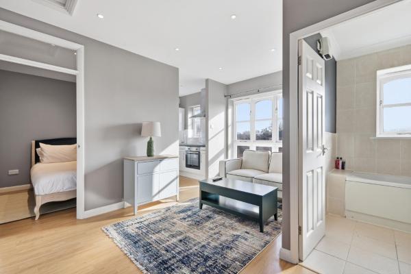 Bright 1-bed 3rd Floor Near Dlr Canary Wharf - Croydon, UK