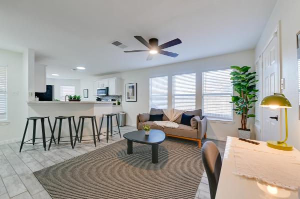 < 1 Mi To Historic Mckinney: Modern Duplex W/ Yard - McKinney