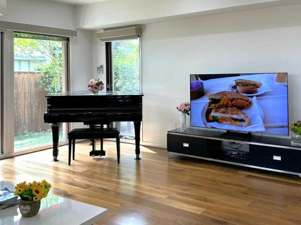 Charming 4br 2ba Family Retreat-close Airport, Cbd - Victoria