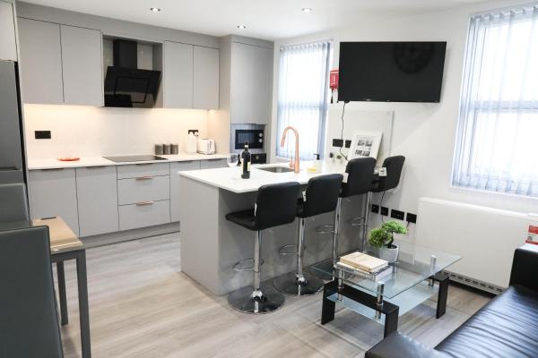 Modern 4 Br Flat With 4 Ensuites In Central Reading - Reading